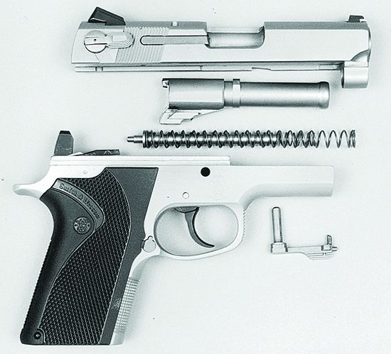 Smith & Wesson Model 4013 Tops in Compact 40 S&Ws - Gun Tests